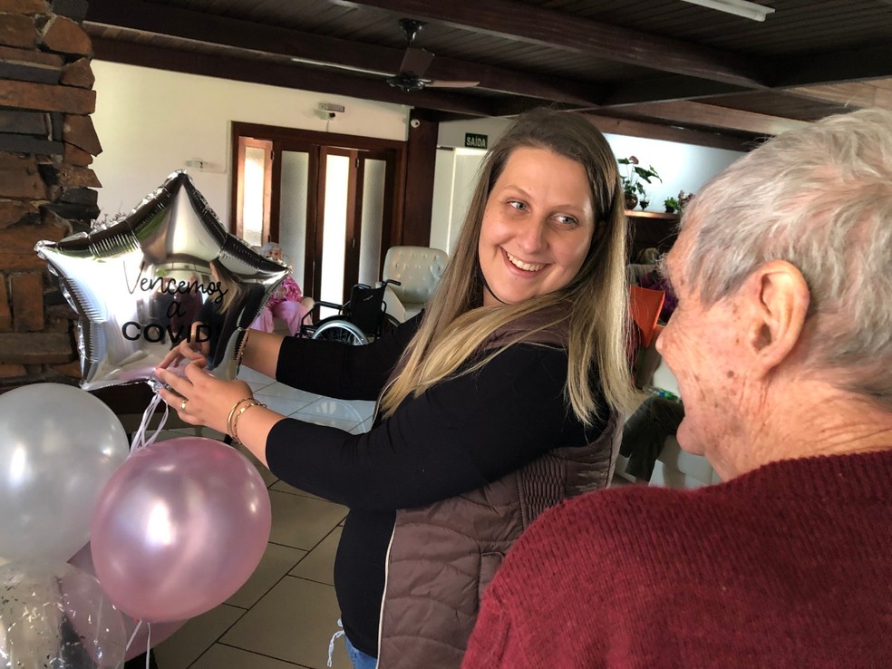 Asilo de Lajeado comemora fim de surto de coronavírus entre idosos | Studio Notícias | Studio TV