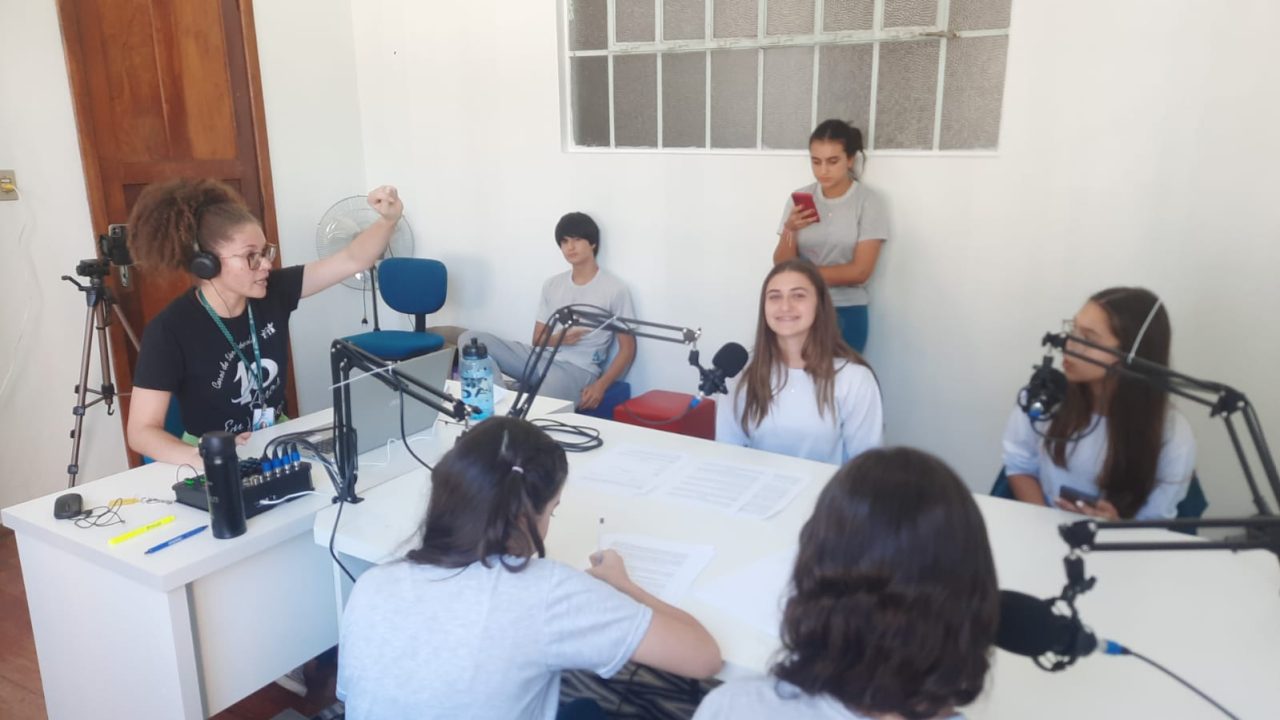 AVAEC lança podcast “PodLer”com episódio sobre hábitos de leituraAVAEC ...