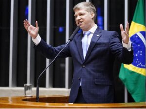 Marcel van Hattem visita Bolsonaro e critica acusações contra ex ...