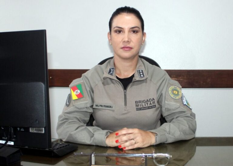 Major Francieli Ronsoni assume o subcomando do Batalhão Turístico em ...