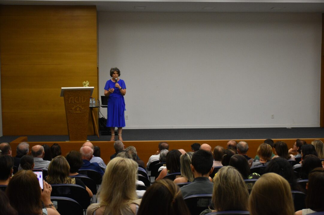 Palestra e lançamento de livro de Jô Mazzarolo destacam trajetória ...