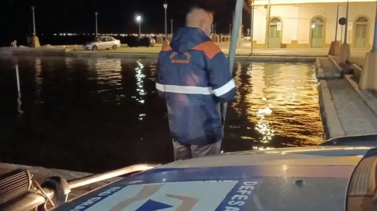 Lagoa dos Patos ultrapassa cota de inundação e alaga ruas em Rio Grande ...